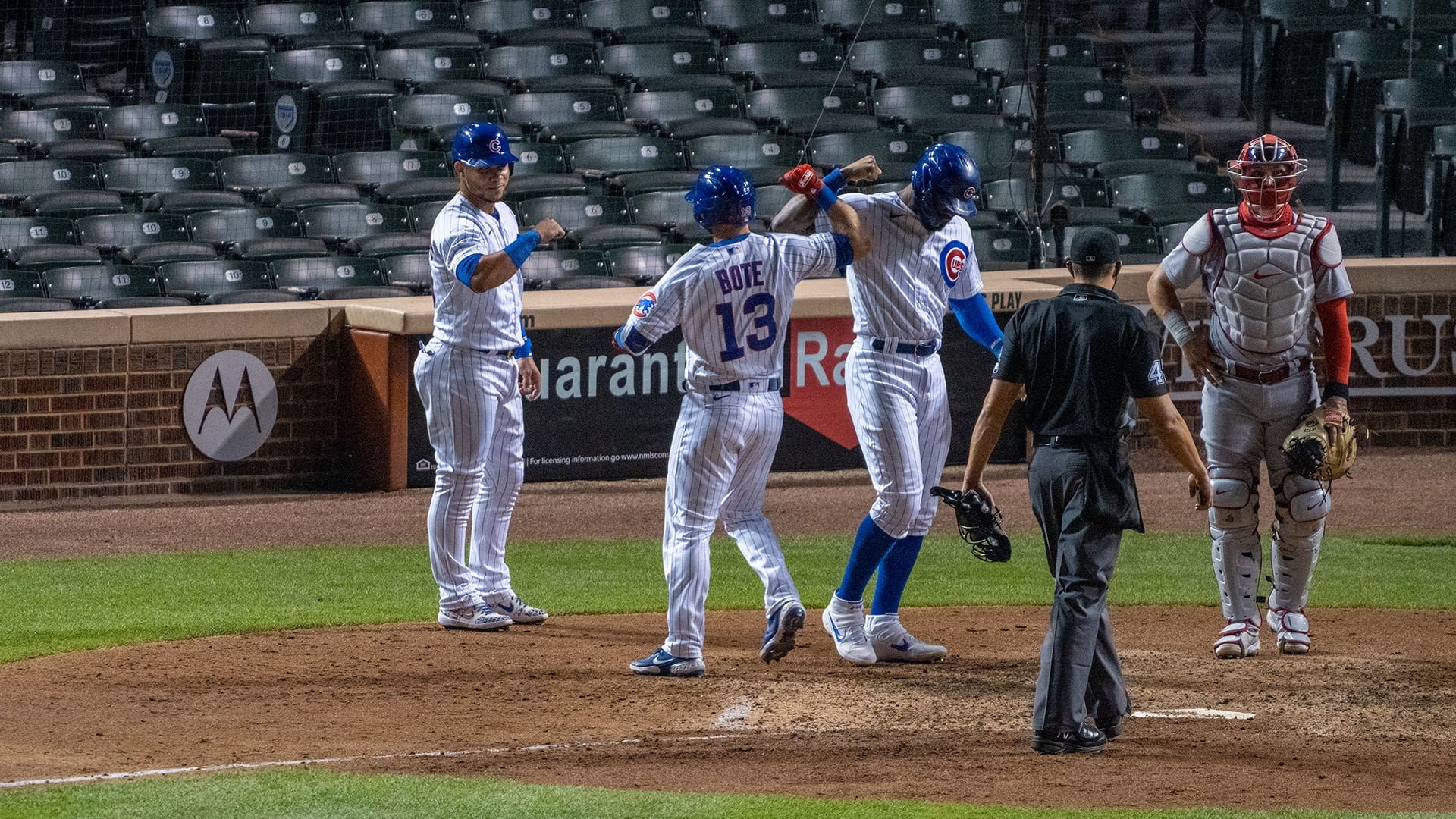 David Bote's pinch-hit blast sparks Cubs to thrilling victory