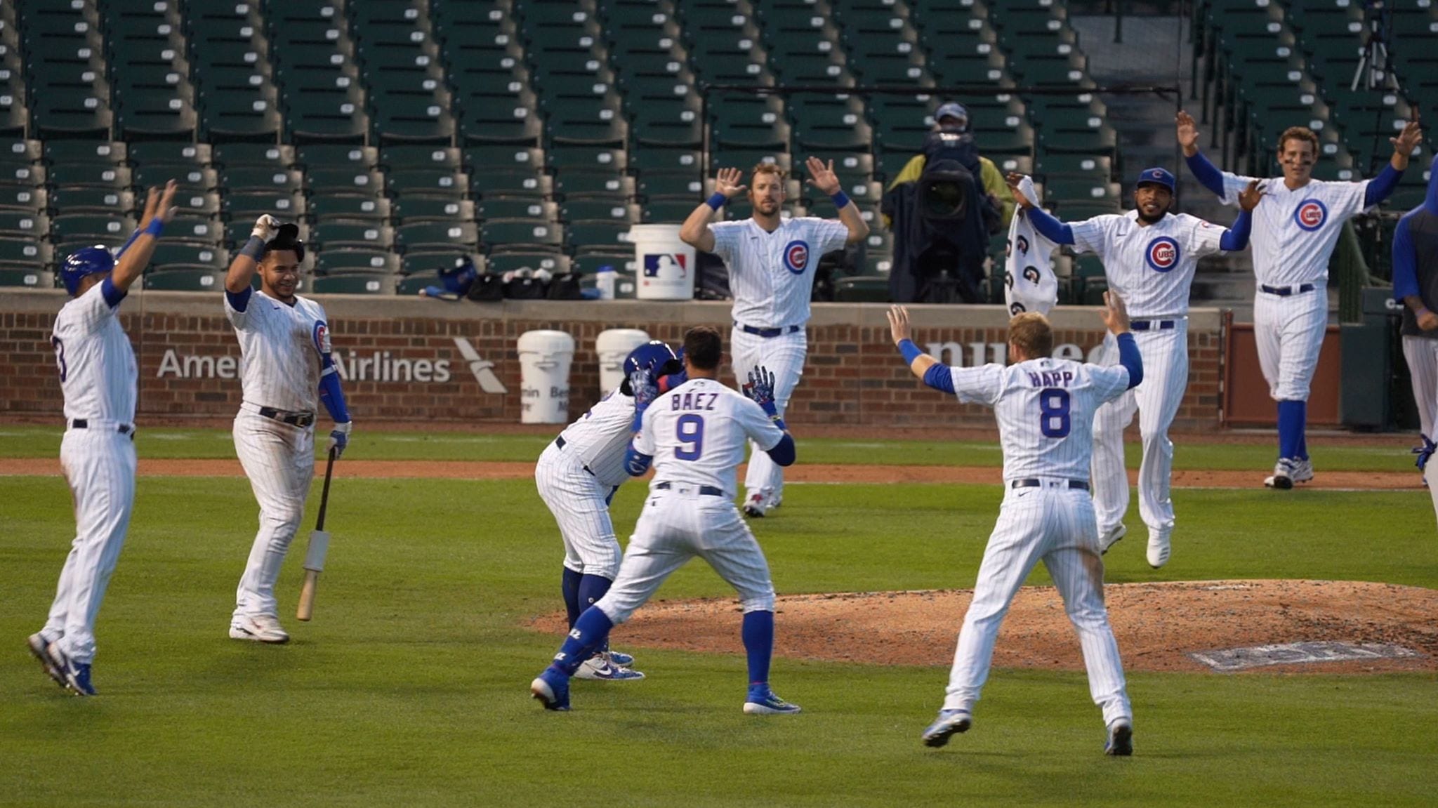 Cubs finish off sweep of Pirates in thrilling fashion