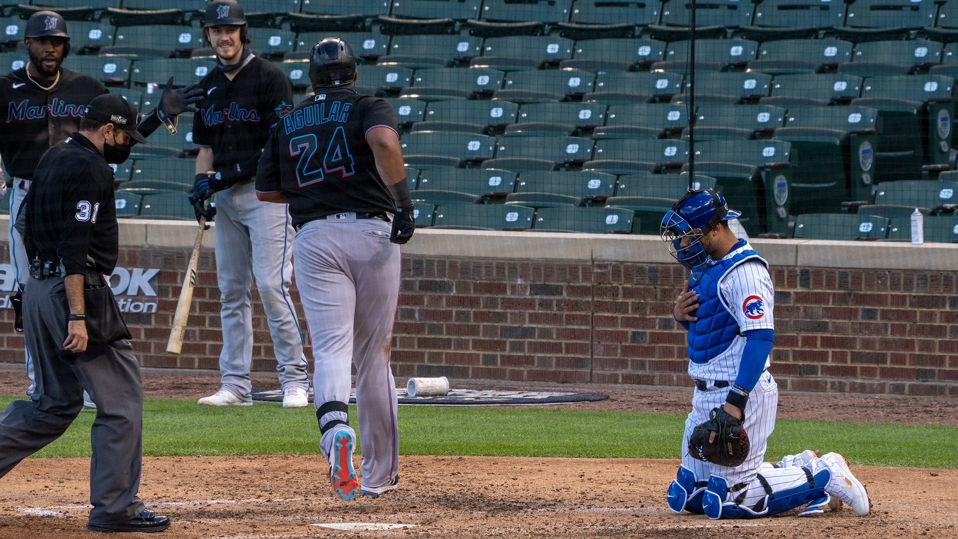Cubs drop Game 1 as Marlins put together late rally