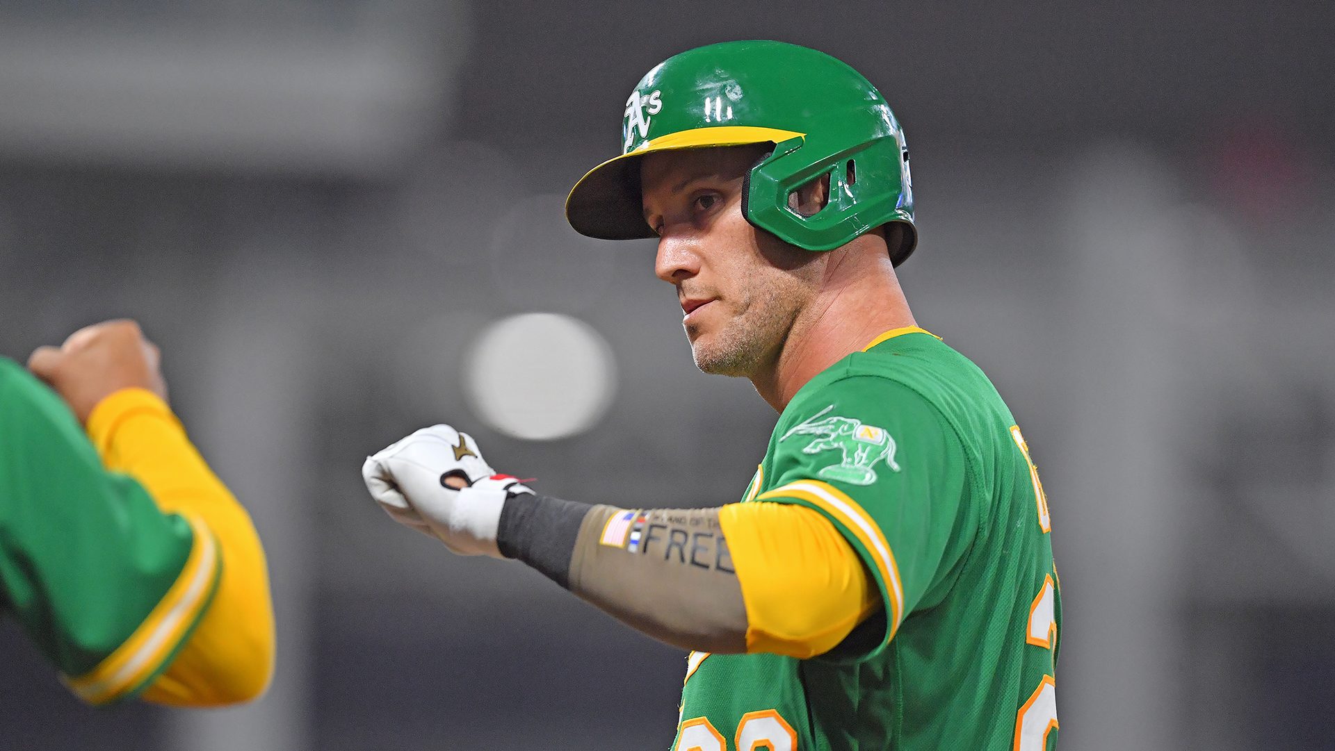 Sld Yan Gomes Signing Image - Marquee Sports Network - Television Home ...