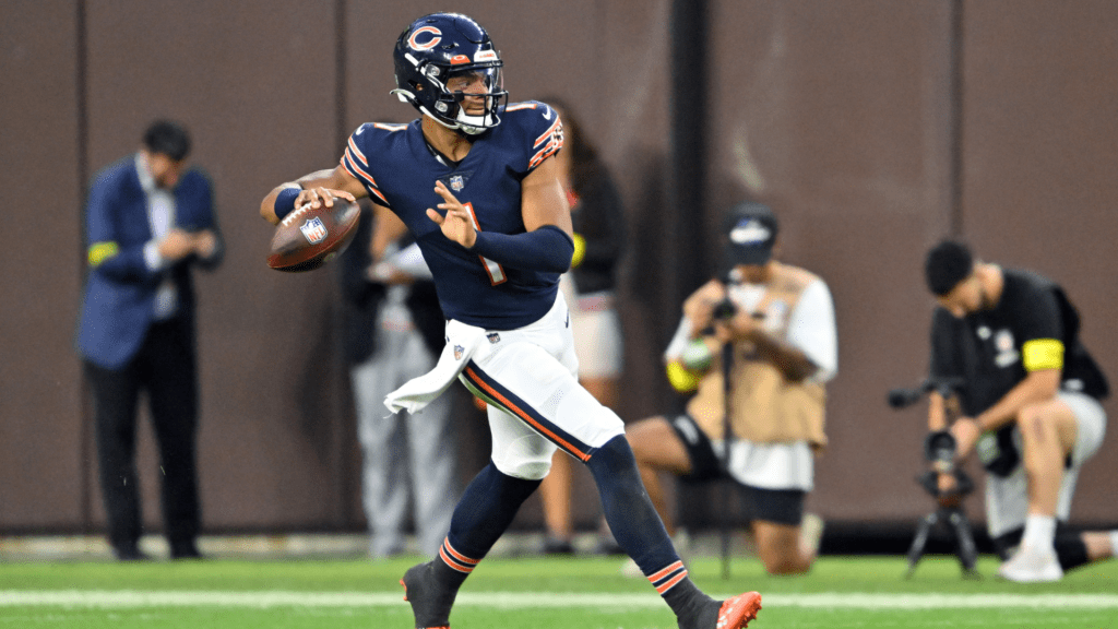What to expect from Bears' Justin Fields in Year 2 | Chicago Bears News